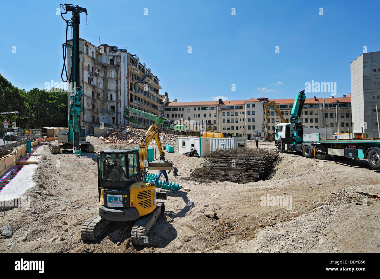 Demolition of houses hi-res stock photography and images - Alamy