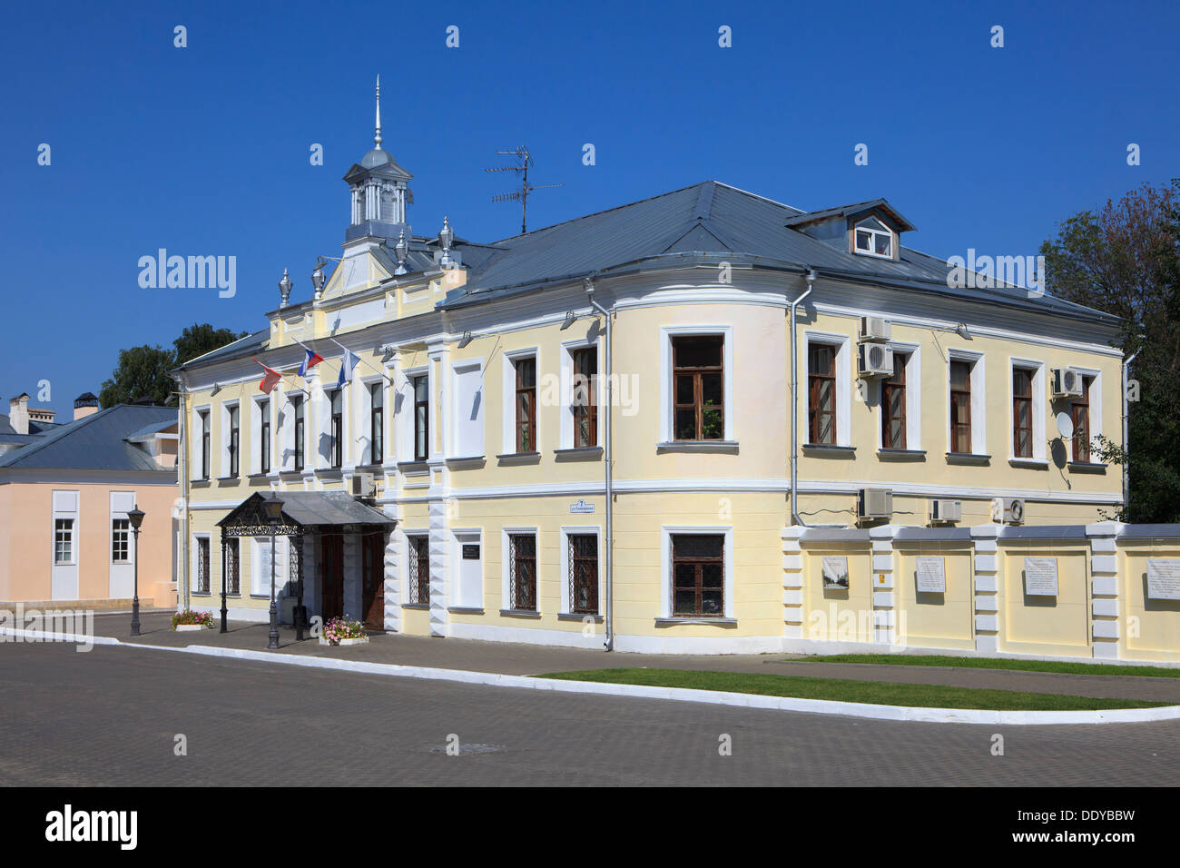 Traditional 19th century russian house hi-res stock photography and ...
