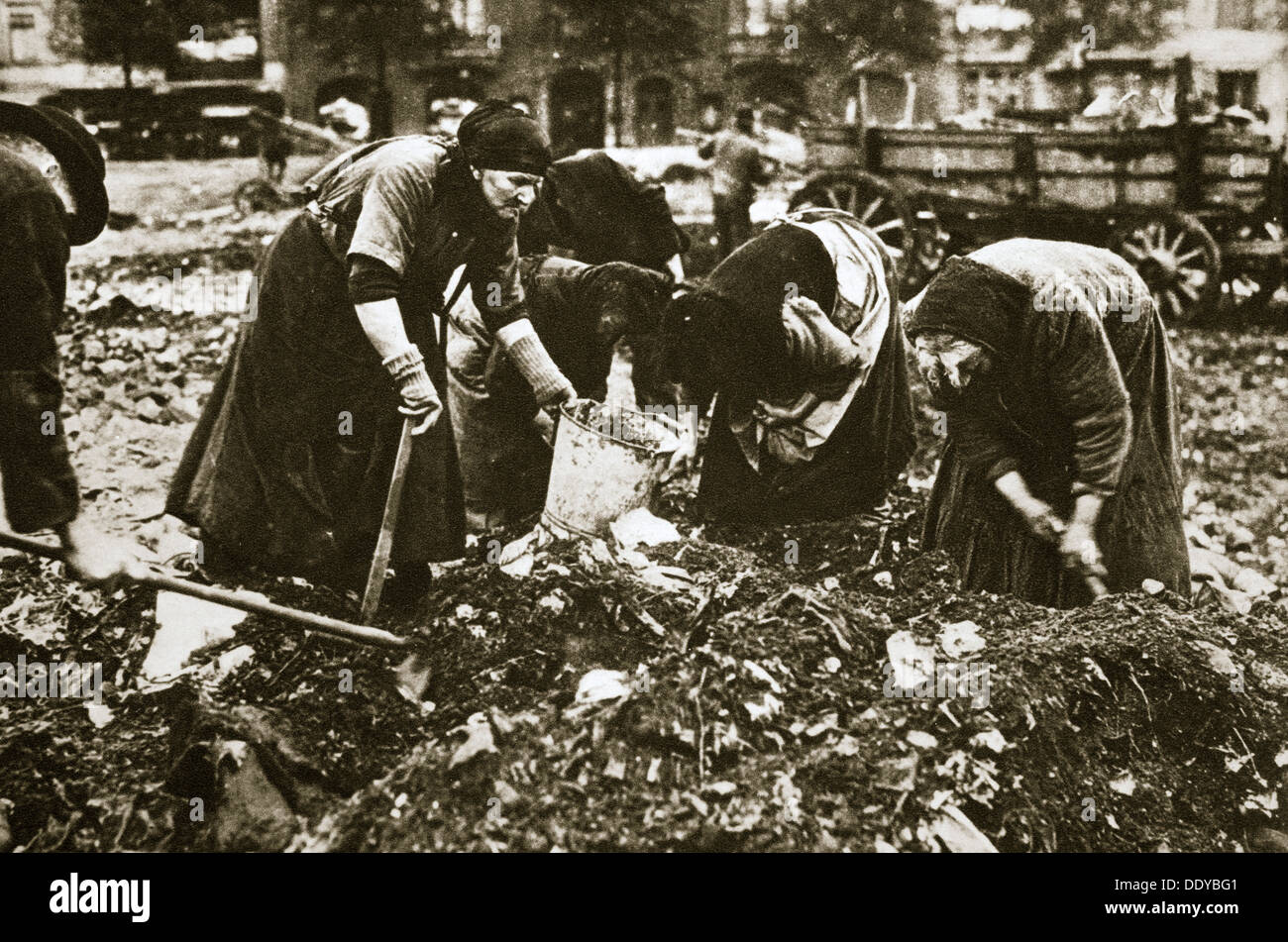 Germany wwi poverty hi-res stock photography and images - Alamy