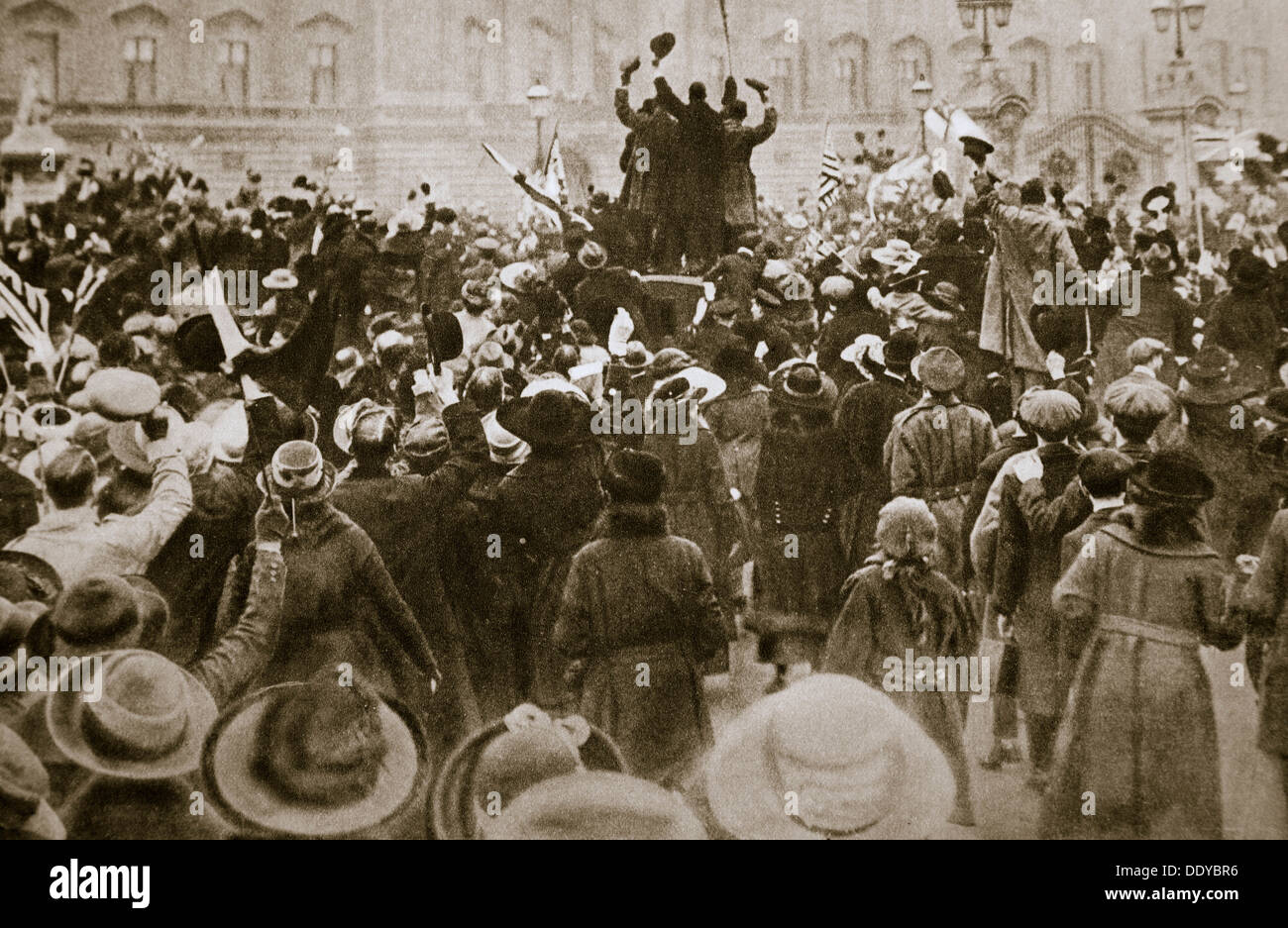 Celebrating the end of the First World War, London, November 1918 Stock ...