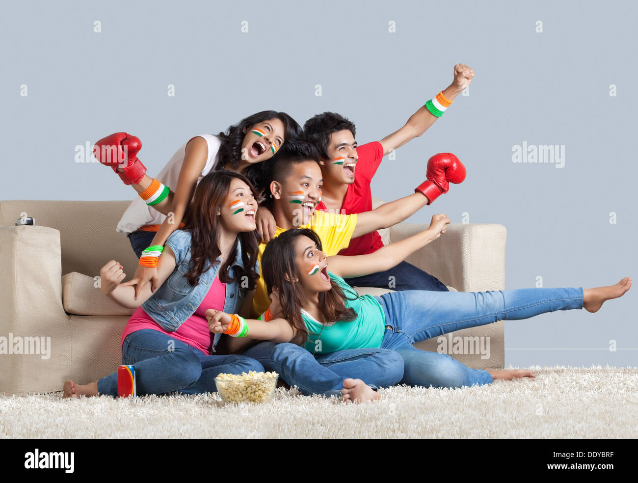 Women watching boxing hi-res stock photography and images - Alamy