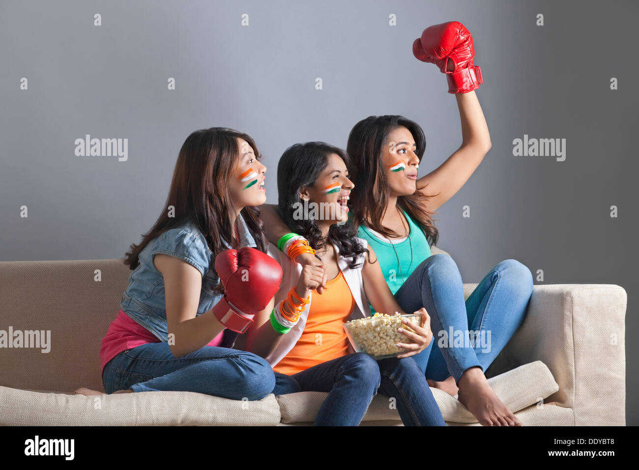 Women boxing photos hi-res stock photography and images - Alamy