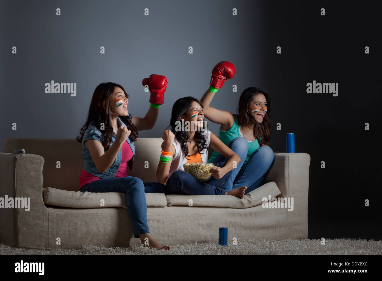 Women watching boxing hi-res stock photography and images - Alamy