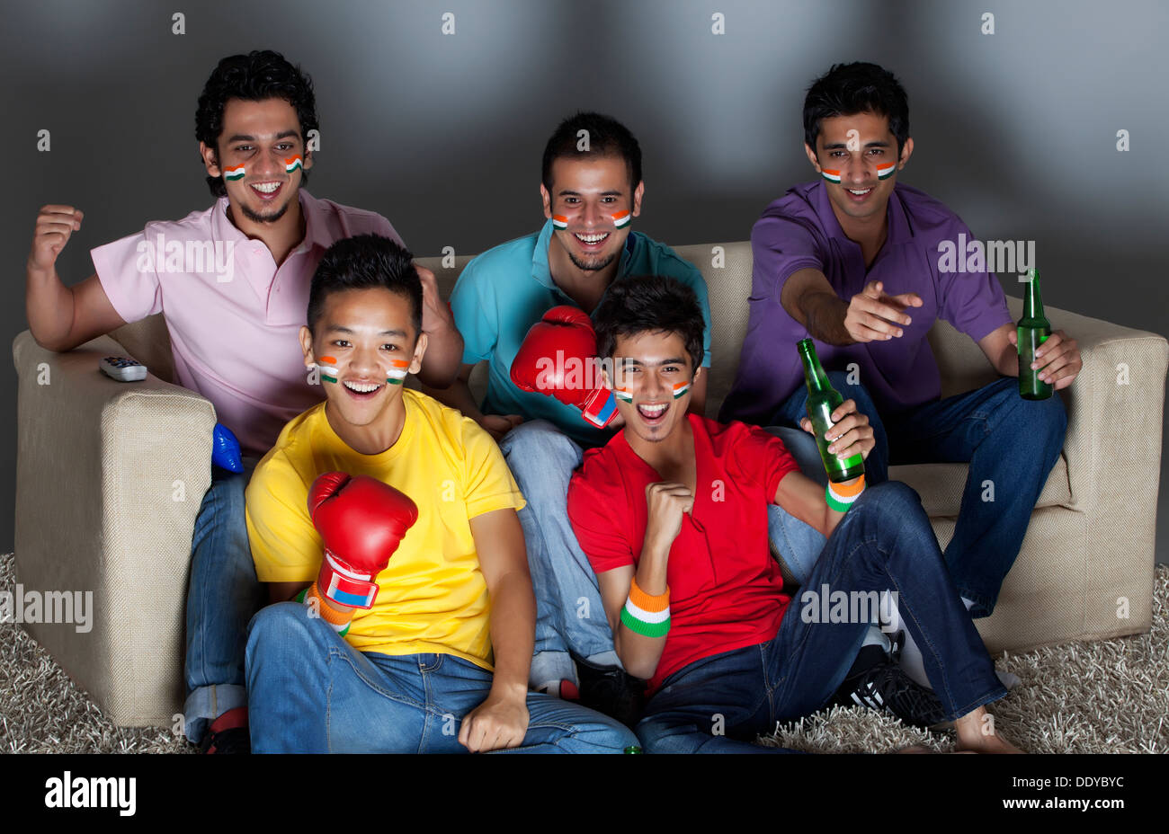 Boxing match cheering hi-res stock photography and images - Alamy