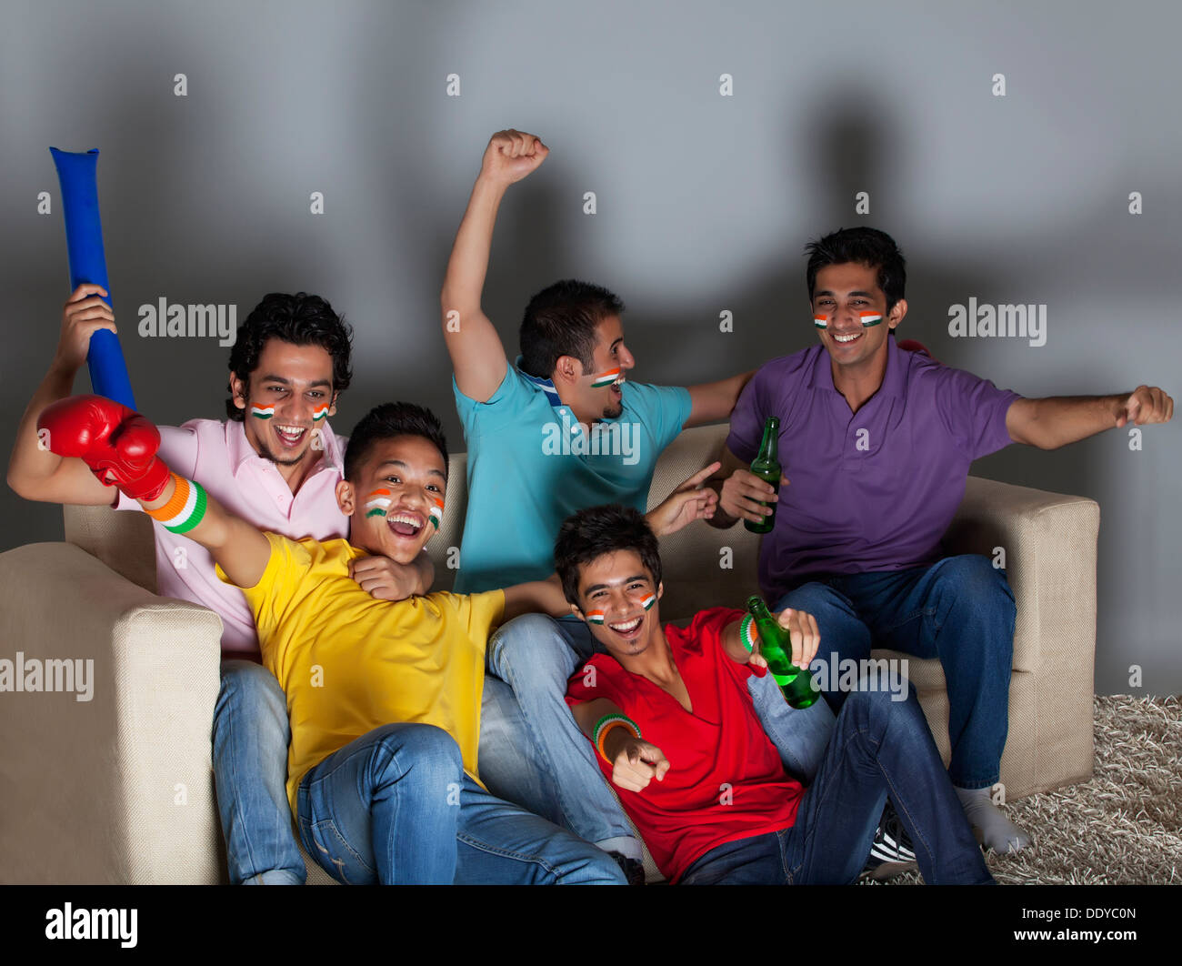 Boxing match cheering hi-res stock photography and images - Alamy