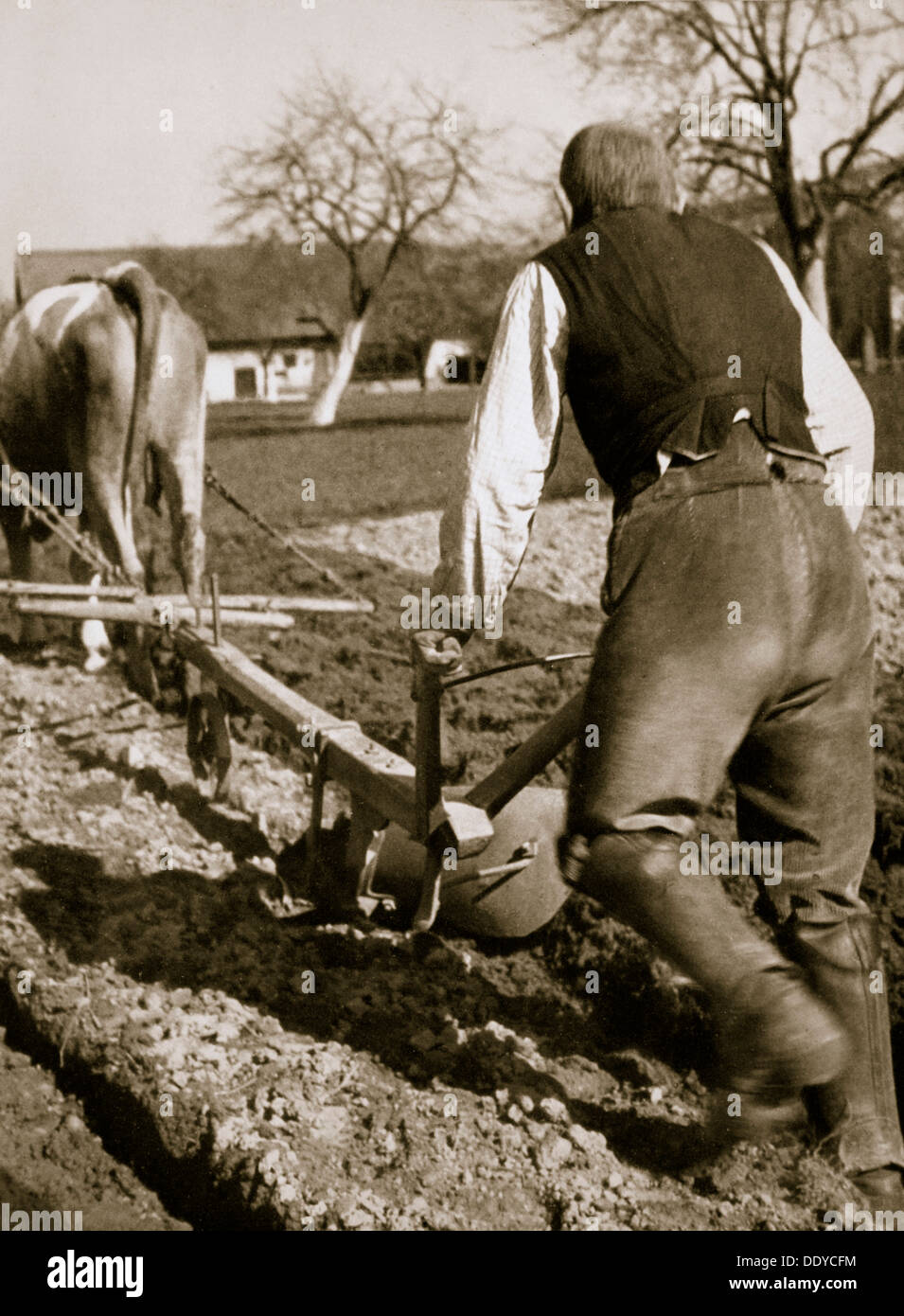 1930s farmer hi-res stock photography and images - Alamy