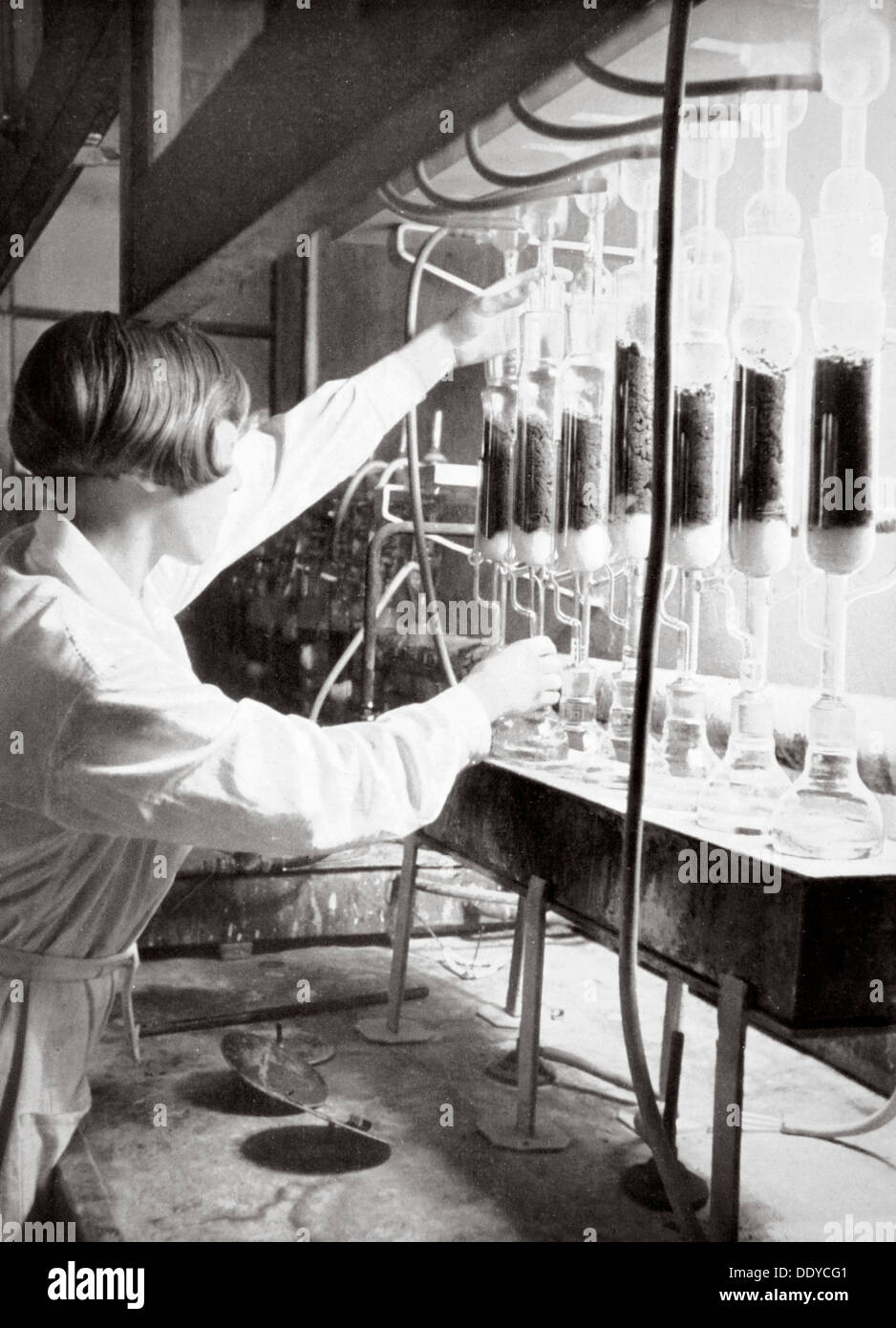 1930s laboratory hi-res stock photography and images - Alamy