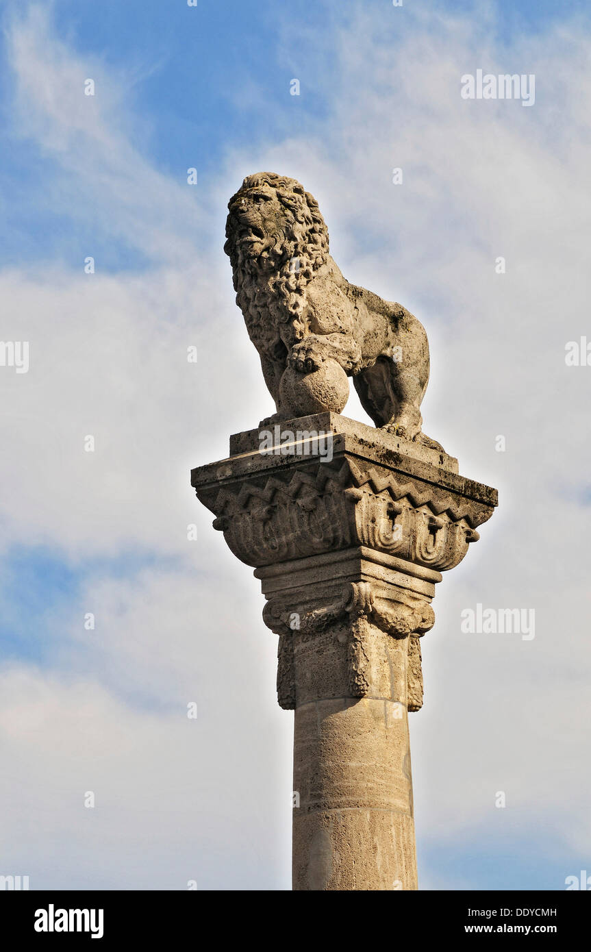Lion Pillar High Resolution Stock Photography and Images - Alamy