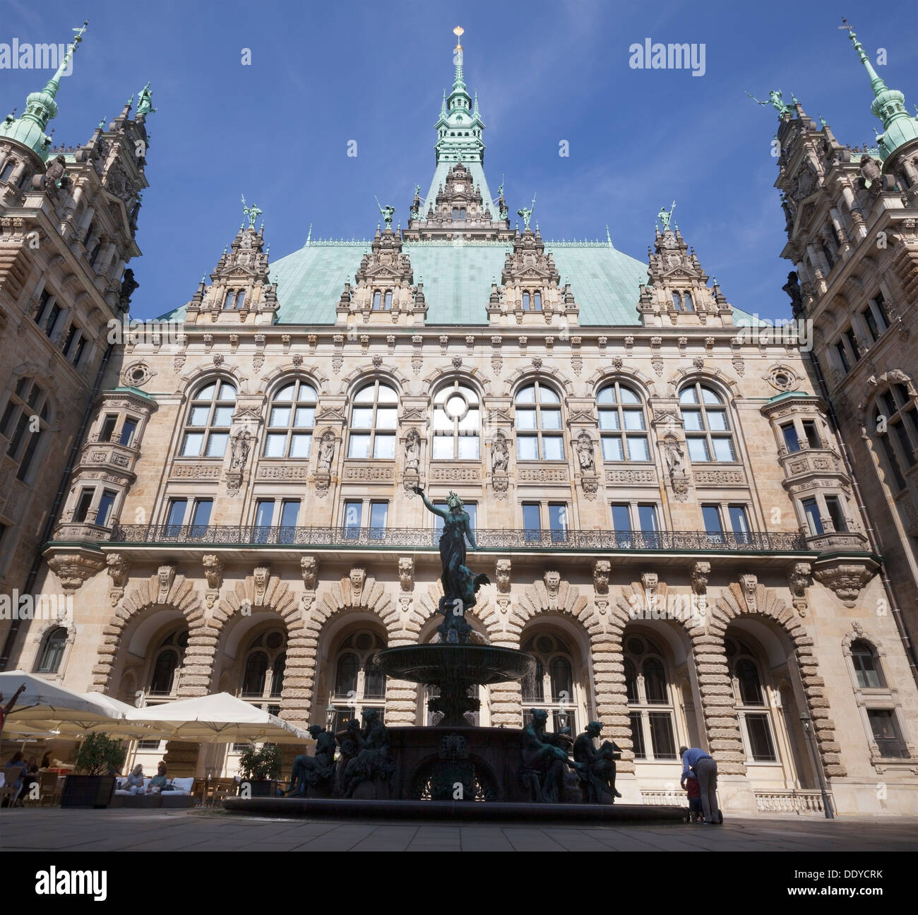Hamburg rathaus hi-res stock photography and images - Alamy