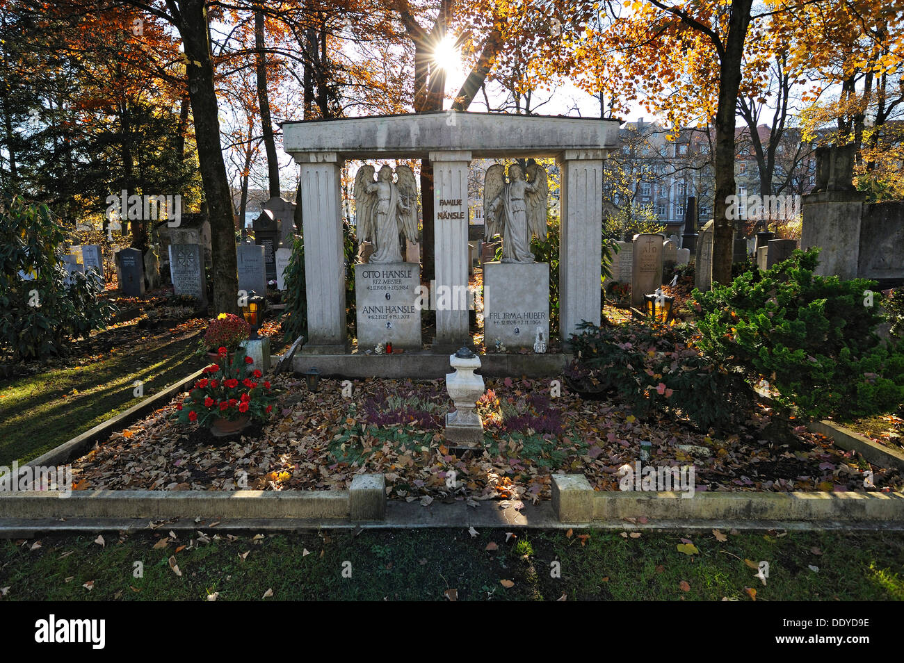 Family grave, Ostfriedhof cemetery, Munich, Bavaria Stock Photo - Alamy