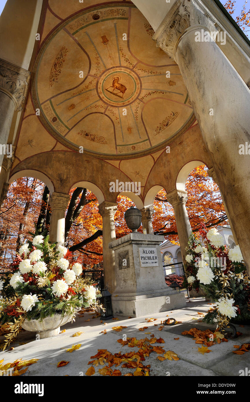 Family grave and autumn leaves, Ostfriedhof cemetery, Munich, Bavaria Stock Photo - Alamy