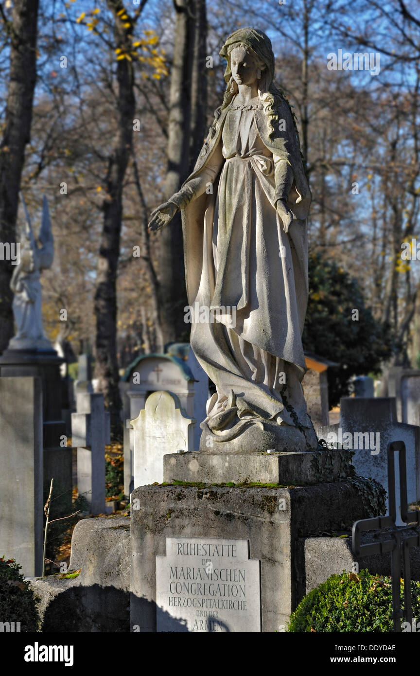 Statue full figure female hi-res stock photography and images - Alamy