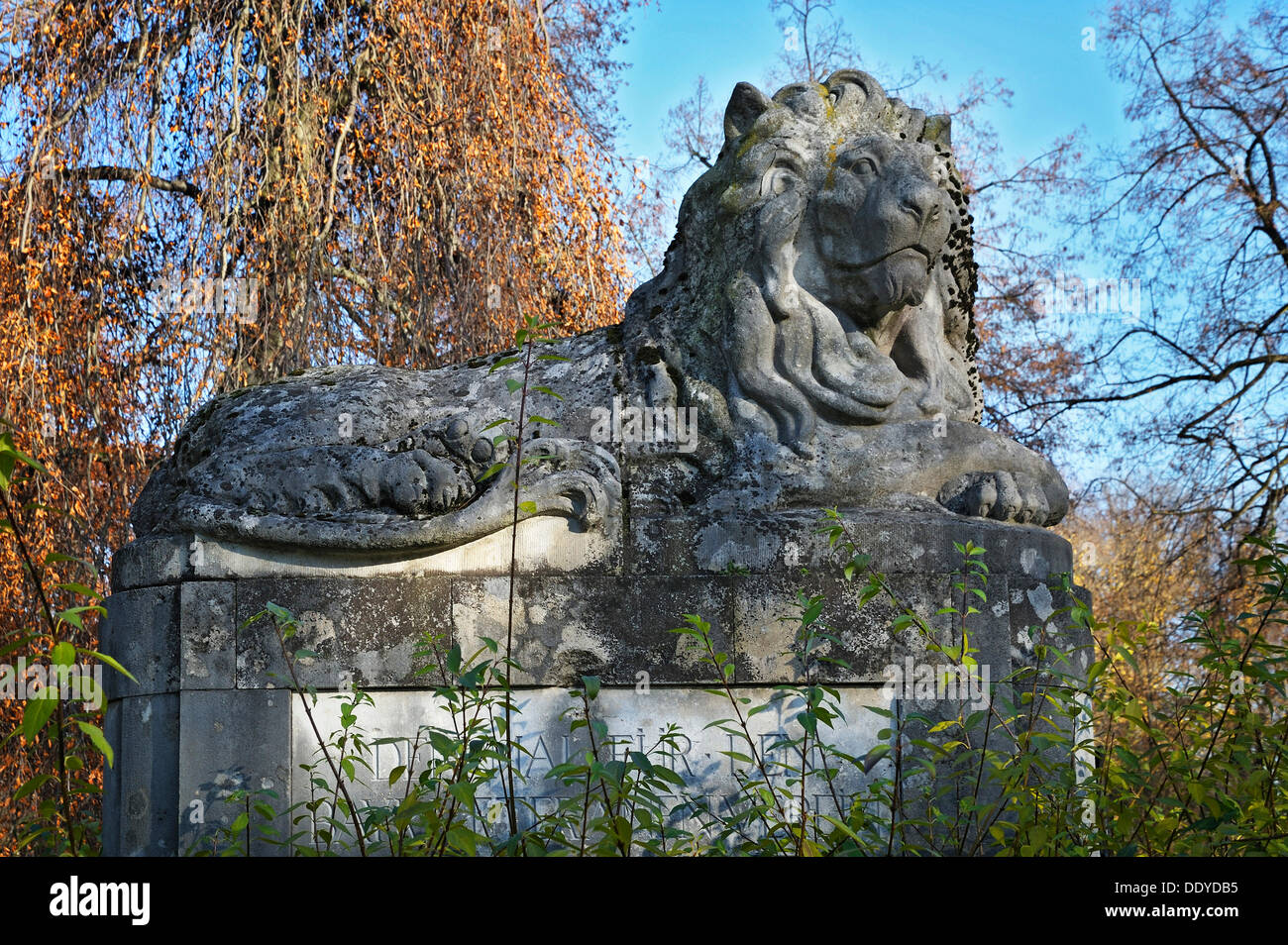 Lion sculpture, war memorial, Ostfriedhof, East Cemetery, Munich ...