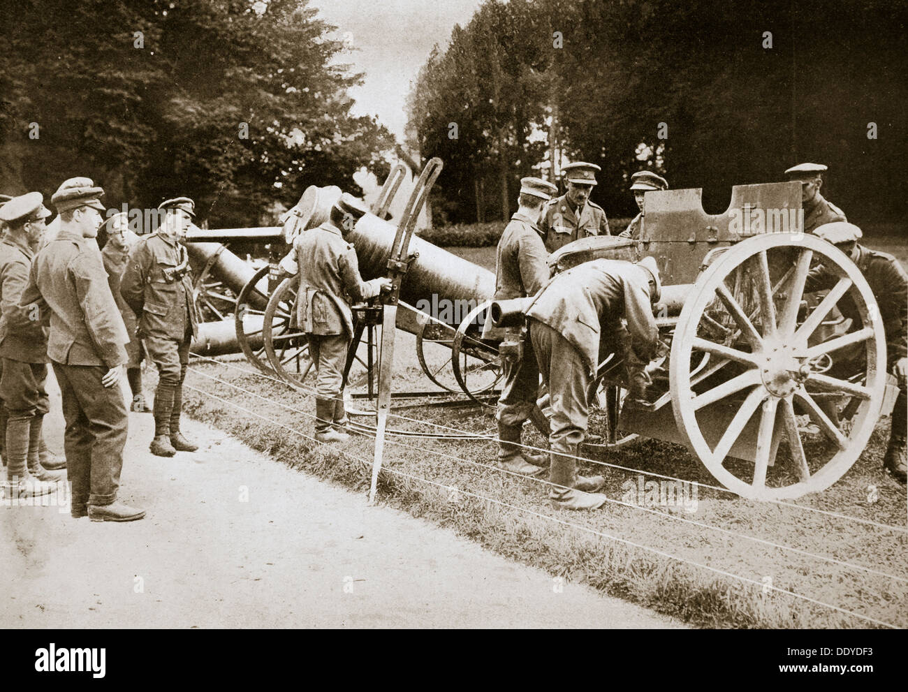First world war field guns hi-res stock photography and images - Alamy