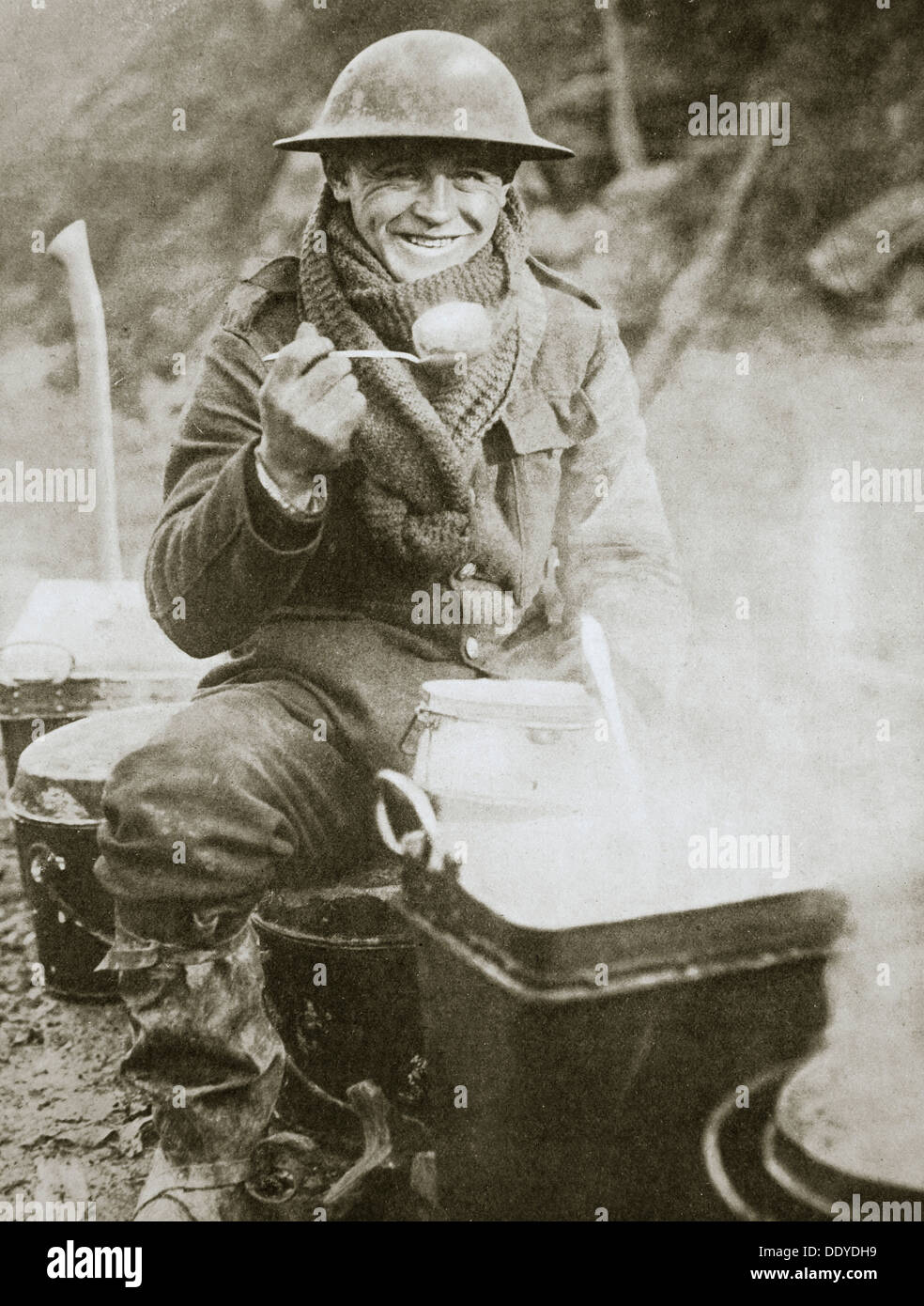 First world war soldiers cooking hi-res stock photography and images ...