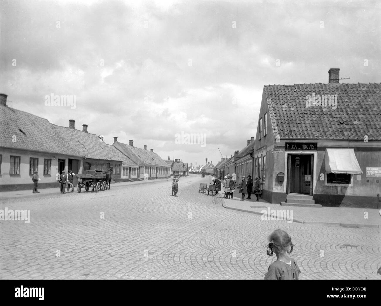 1920s shopping cart hi-res stock photography and images - Alamy
