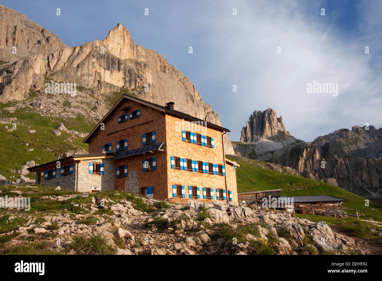 Garden shelters hi-res stock photography and images - Alamy