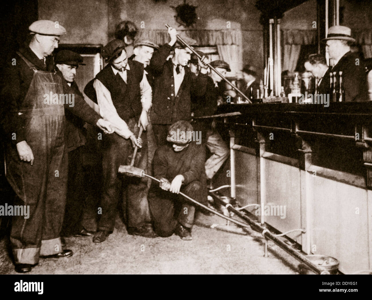 1920s prohibition era bar hi-res stock photography and images - Alamy