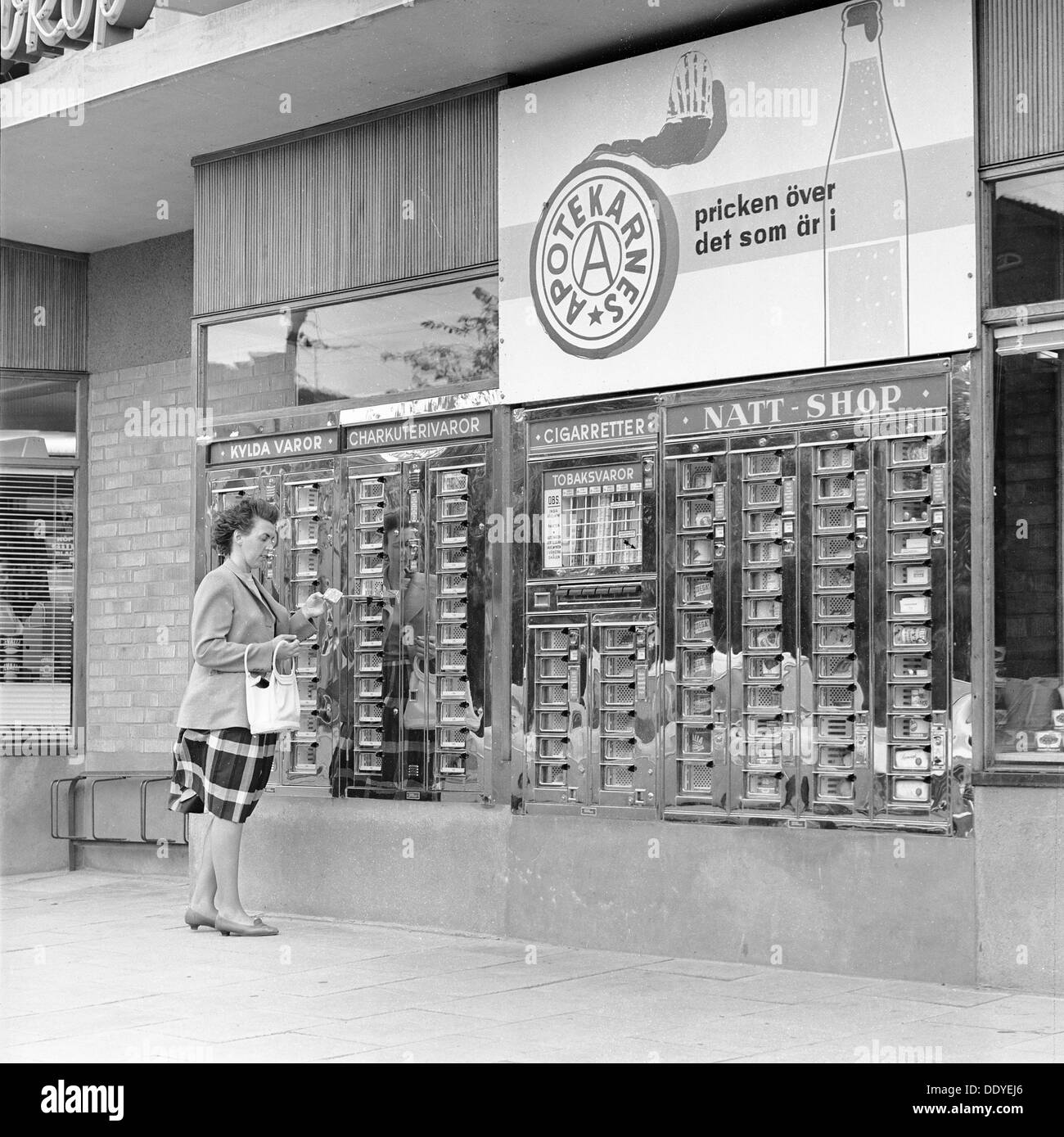 Automatic machine outside a self-service shop, Landskrona, Sweden, 1962 ...