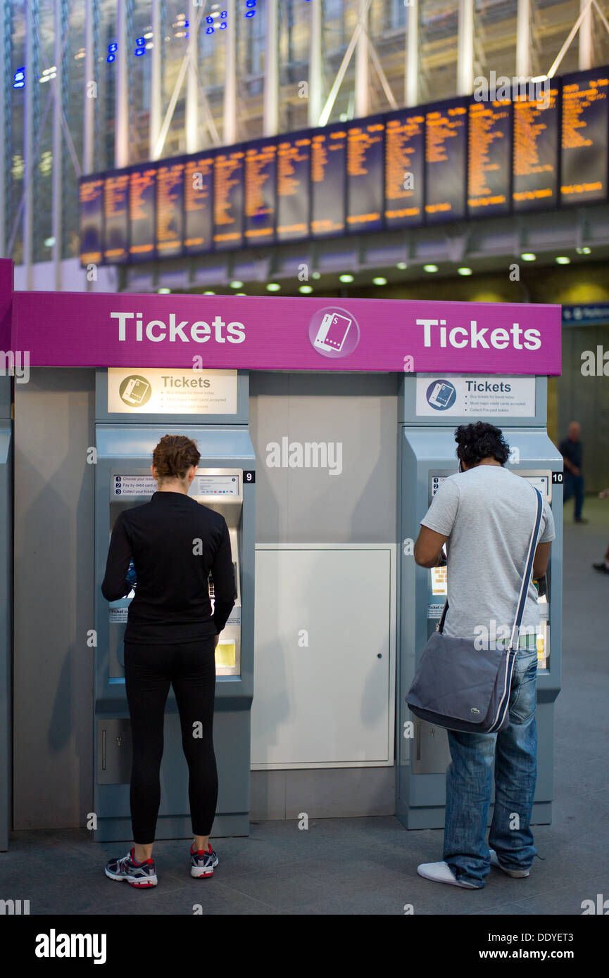 Ticket machine kings cross station hi-res stock photography and images ...