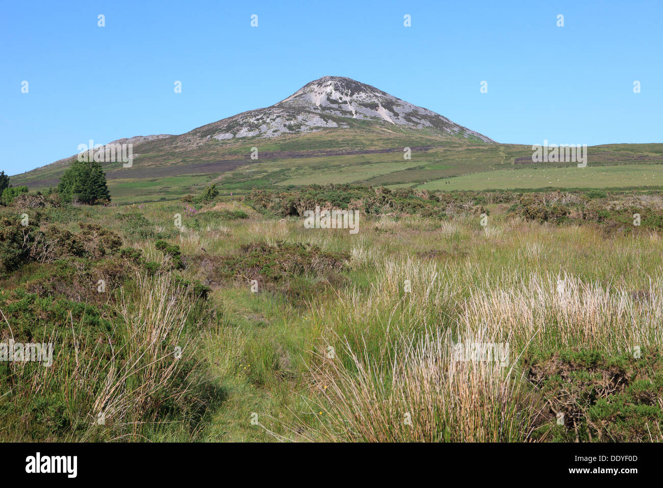 Pyramid shaped mountain hi-res stock photography and images - Alamy