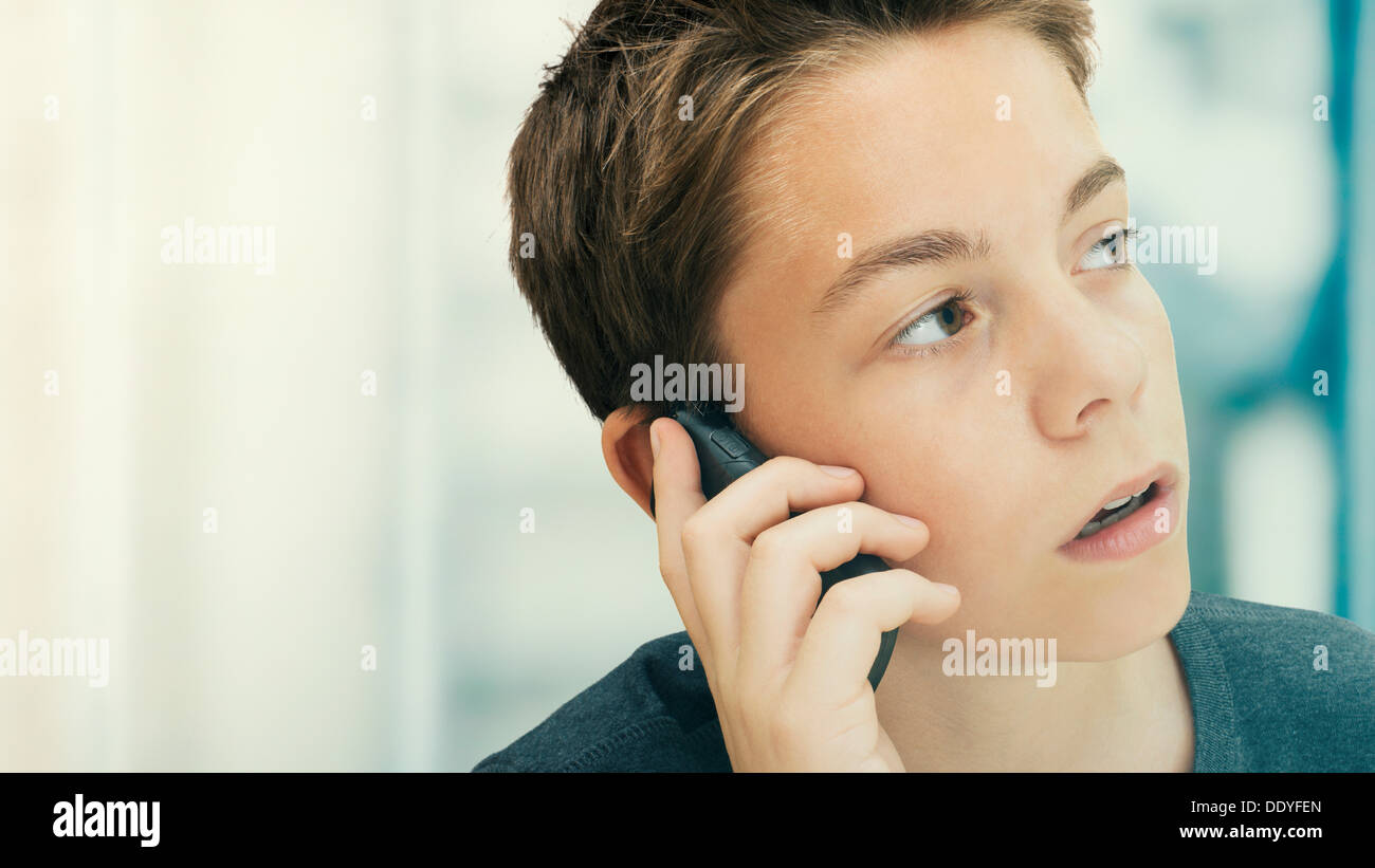 Teens talking serious hi-res stock photography and images - Alamy
