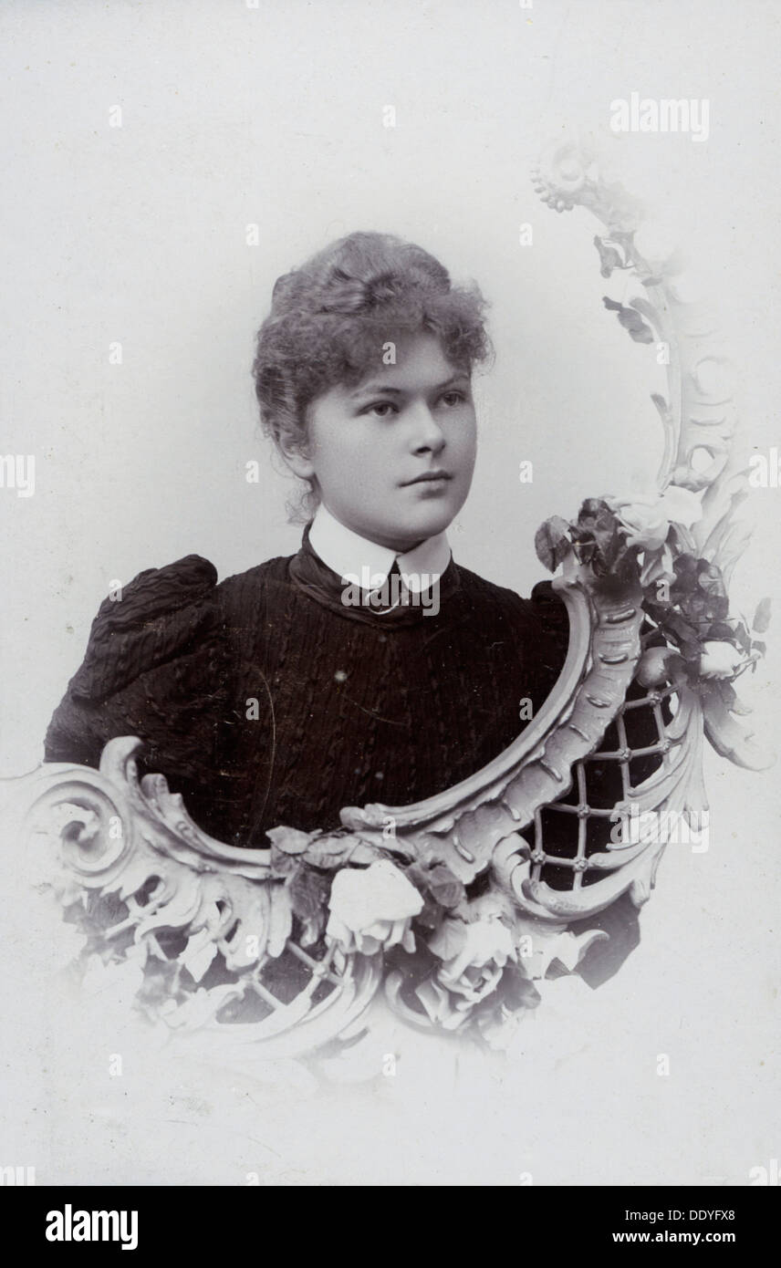 Studio Portrait Of An 18 Year Old Girl C1900 Artist Unknown Stock studio-portrait-of-an-18-year-old-girl-c1900-artist-unknown-stock