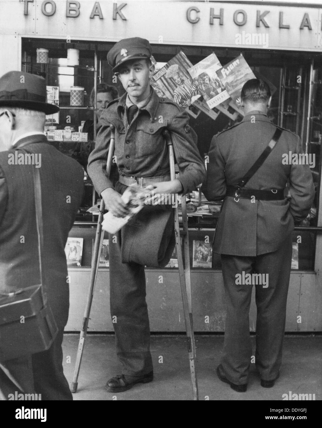Britain disabled 1940s hi-res stock photography and images - Alamy