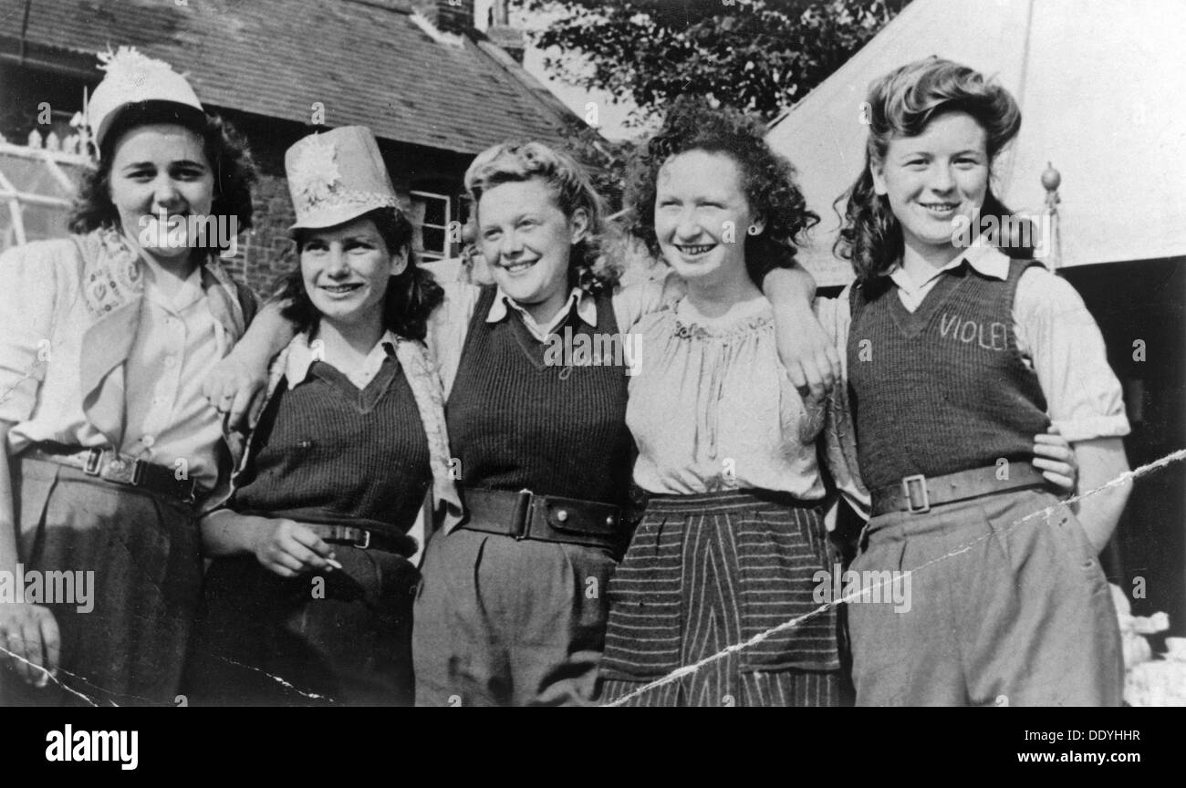 Land girls world war ii hi-res stock photography and images - Alamy