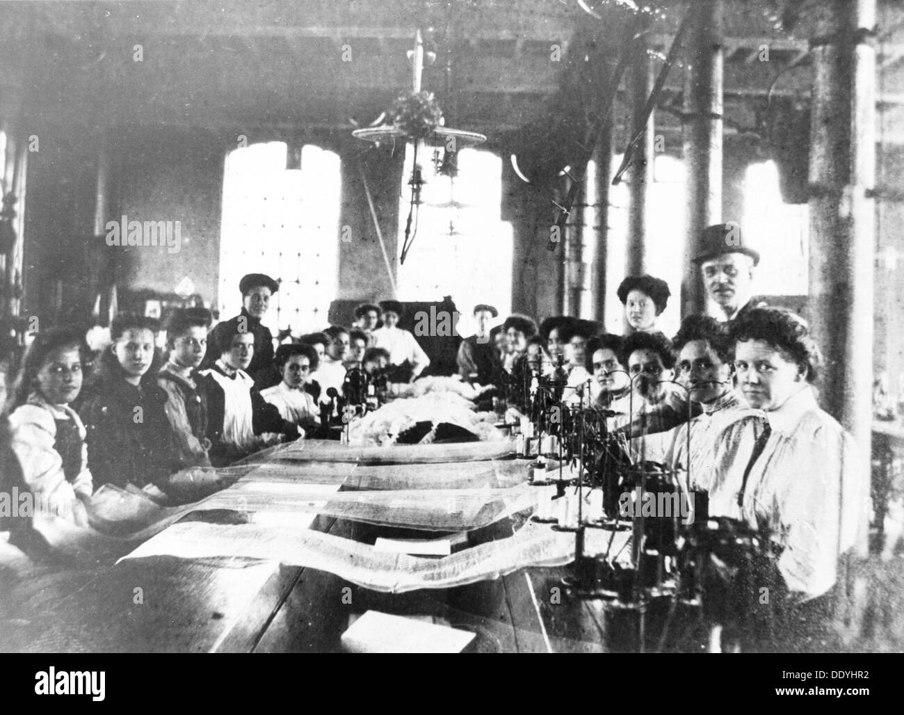 Nottingham lace factory hi-res stock photography and images - Alamy