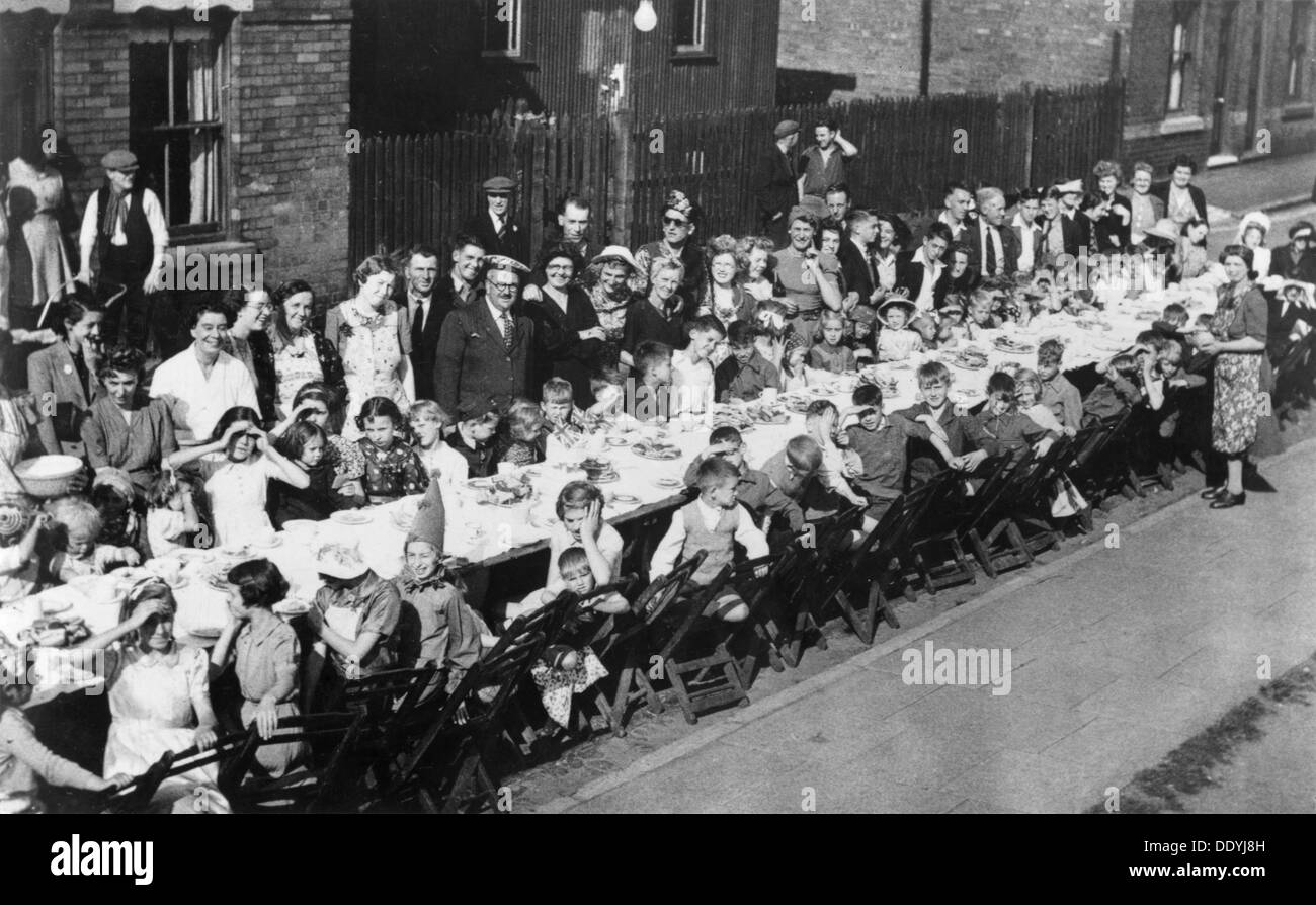 Ve day 1945 hi-res stock photography and images - Alamy