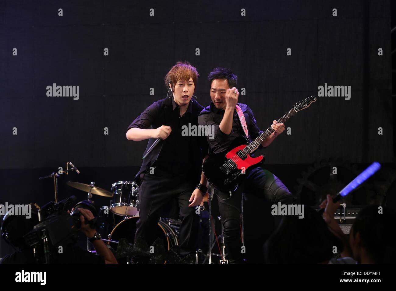 Pop group May Day attend premiere of film Mayday nowhere 3D in Taipei ...