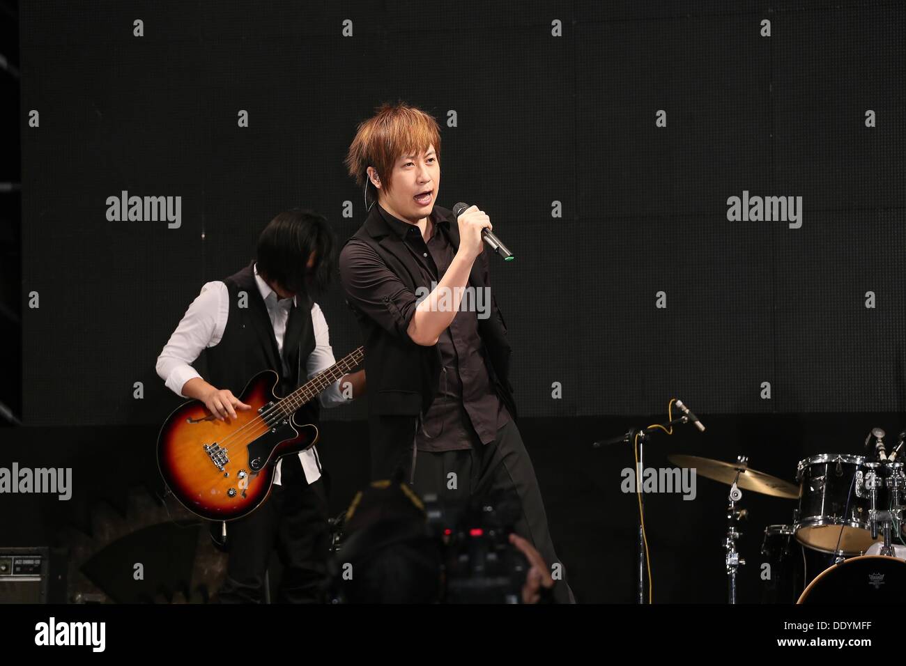 Pop group May Day attend premiere of film Mayday nowhere 3D in Taipei ...