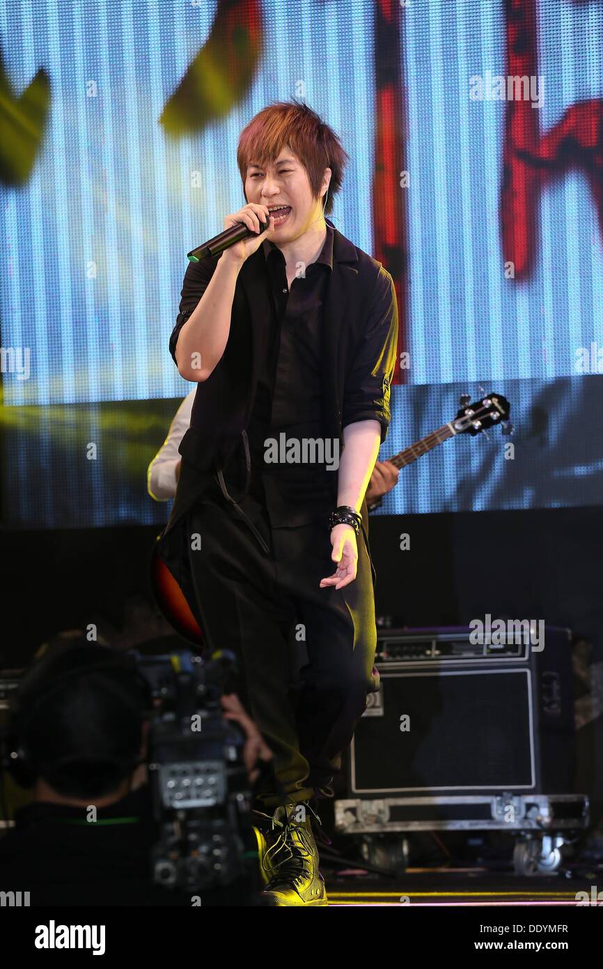 Pop group May Day attend premiere of film Mayday nowhere 3D in Taipei ...