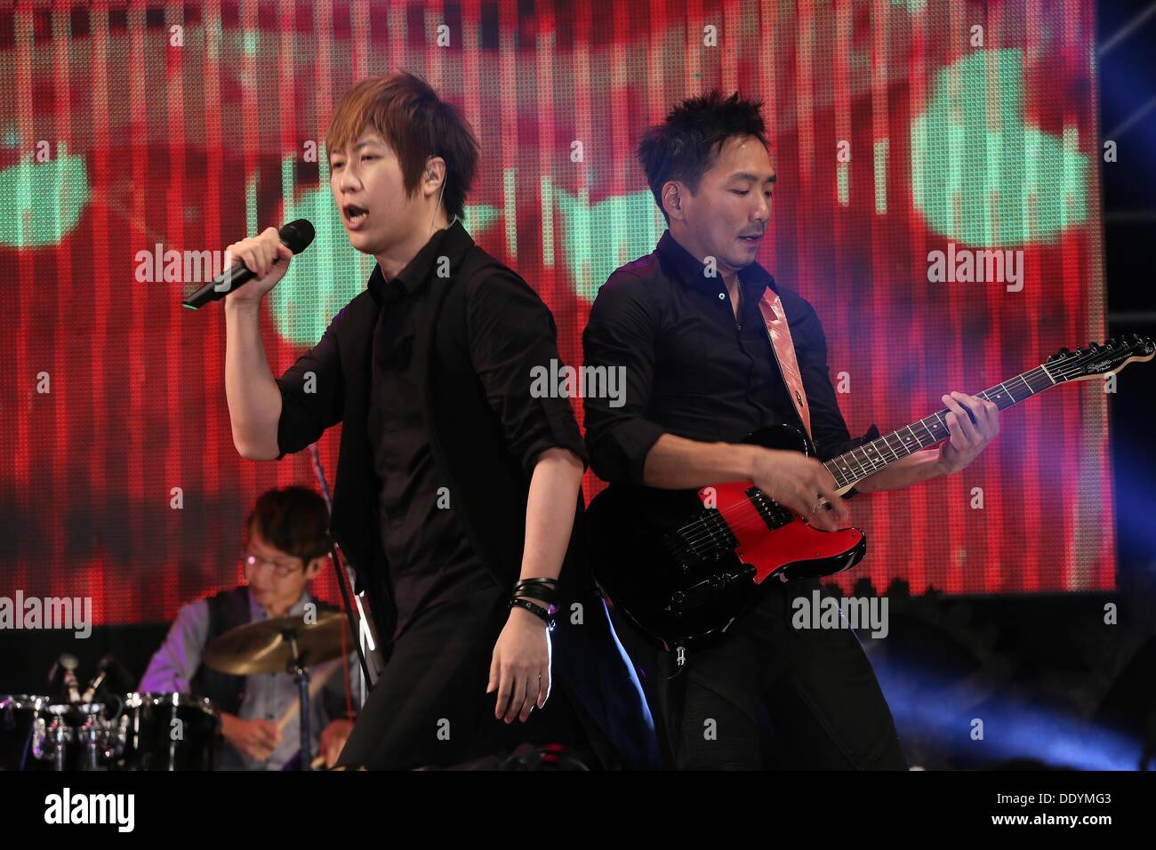 Pop group May Day attend premiere of film Mayday nowhere 3D in Taipei ...