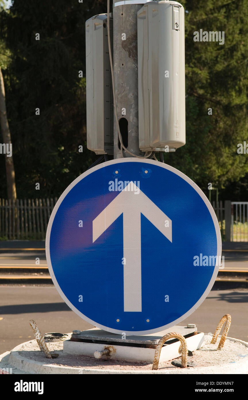 Keep Straight Sign