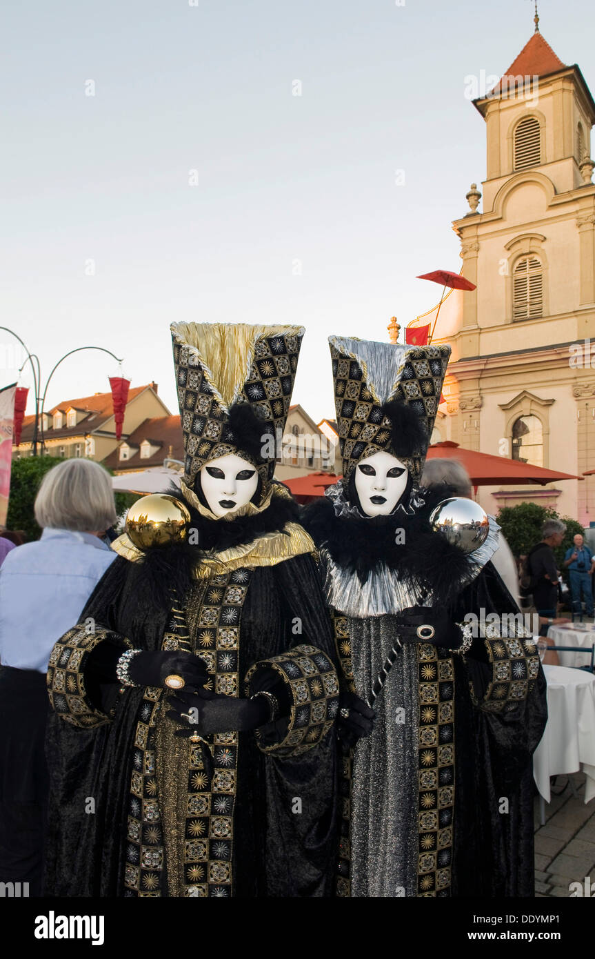 Baroque costumes hi-res stock photography and images - Alamy