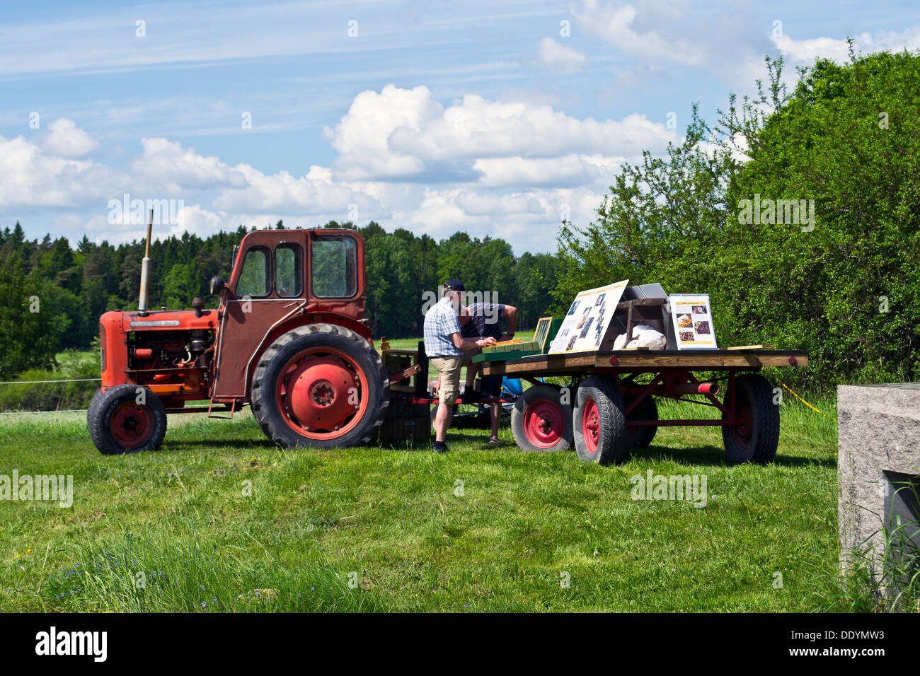 Beekeeping machine hi-res stock photography and images - Alamy