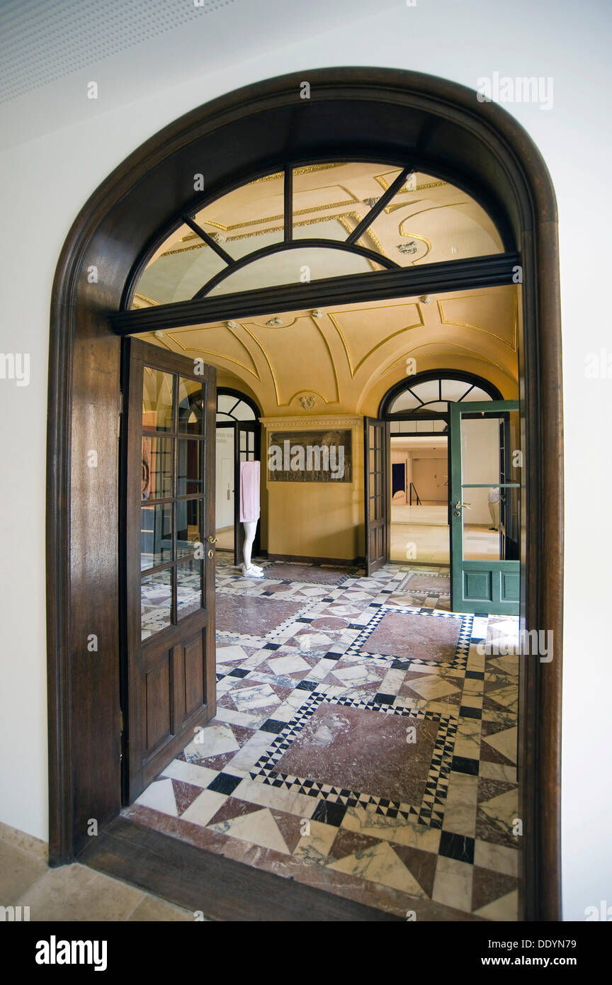 Entrance to the old Lenbachhaus from the atrium of the new building ...
