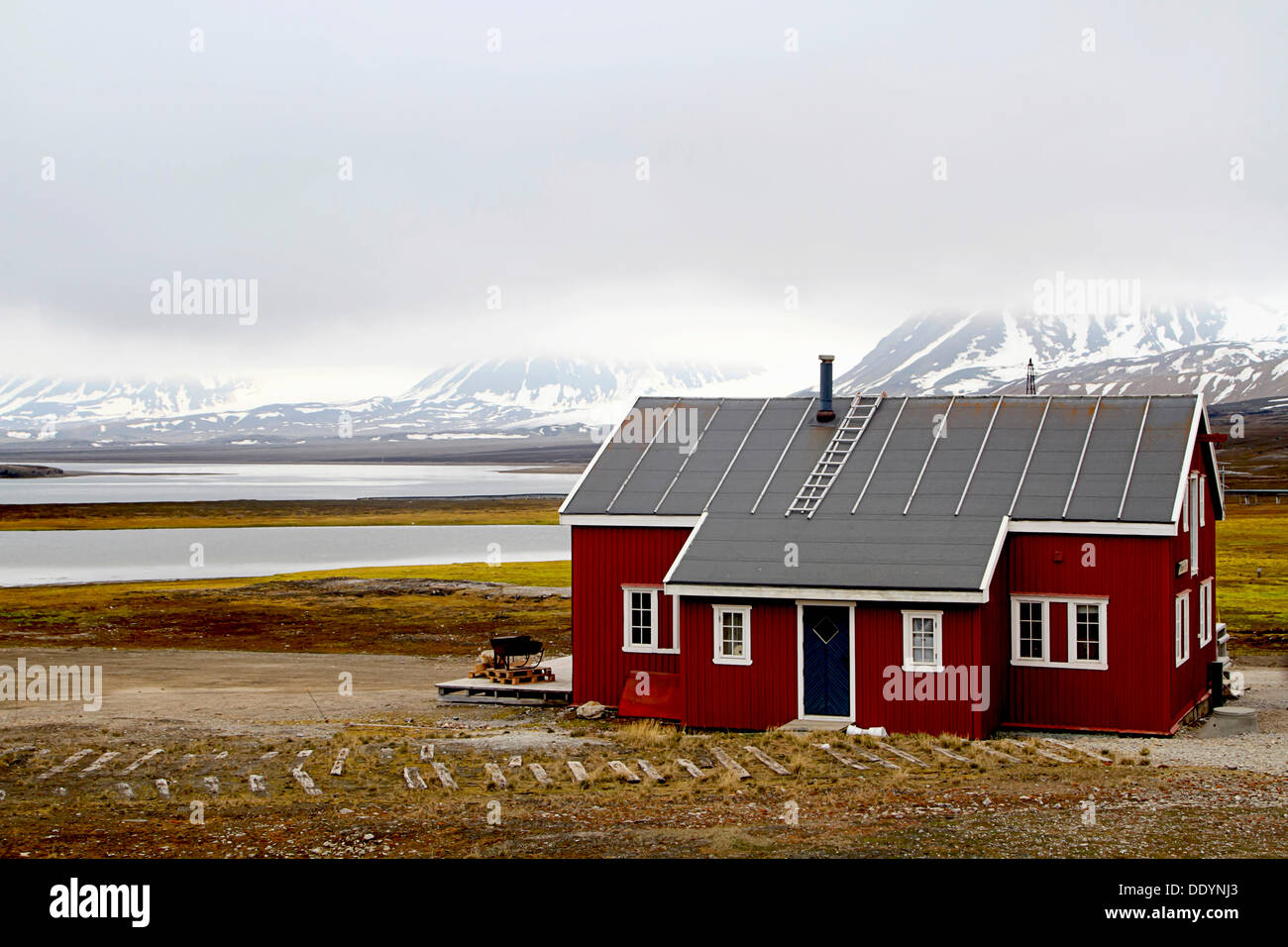 Ny alesund research station hi-res stock photography and images - Alamy