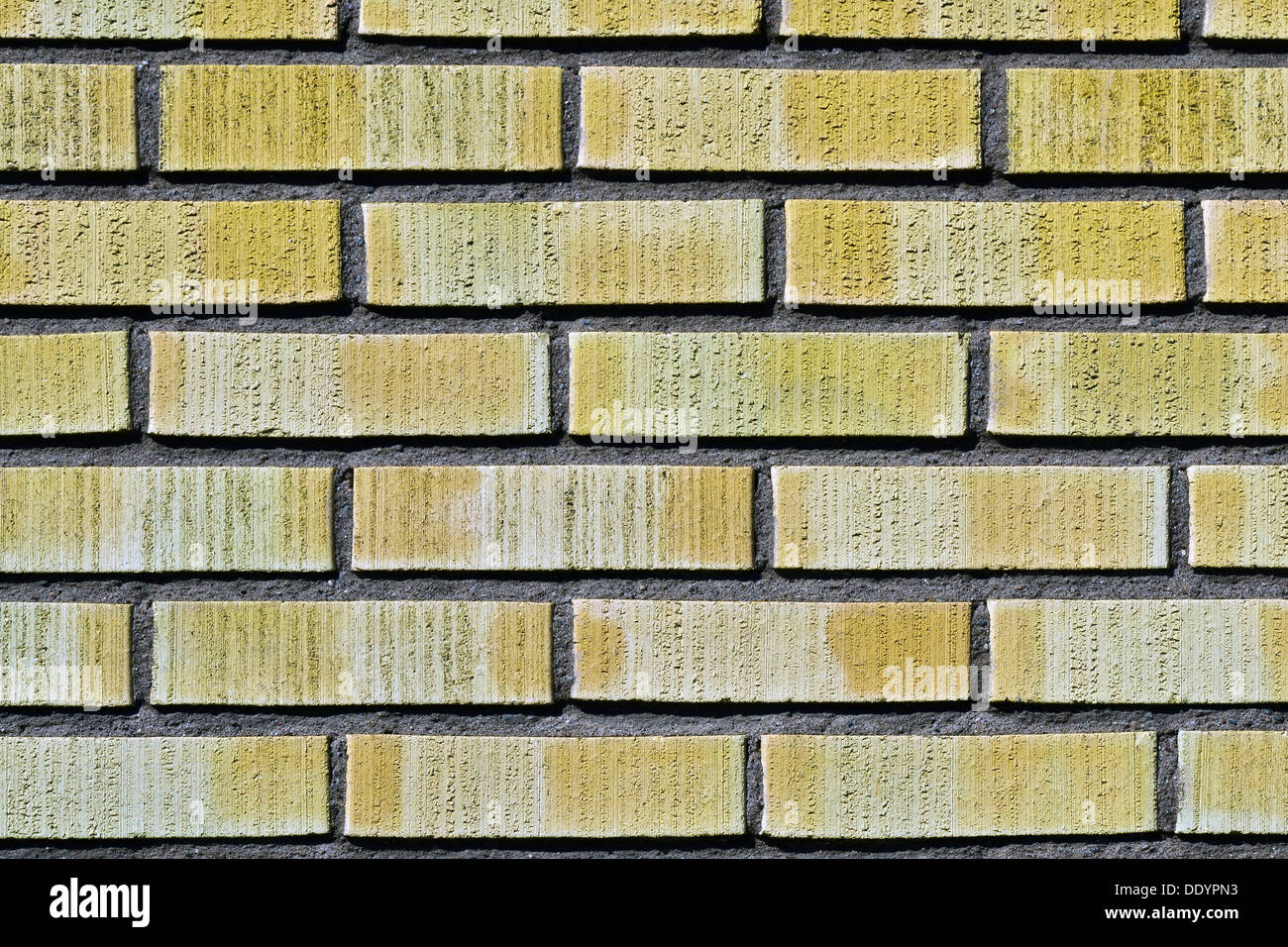 Yellow brick wall hi-res stock photography and images - Alamy