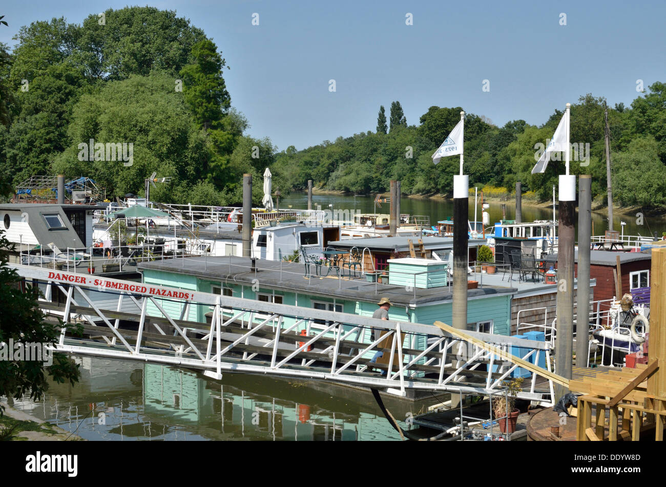 Houseboats on the River Thames at Isleworth, London, UK Stock Photo - Alamy