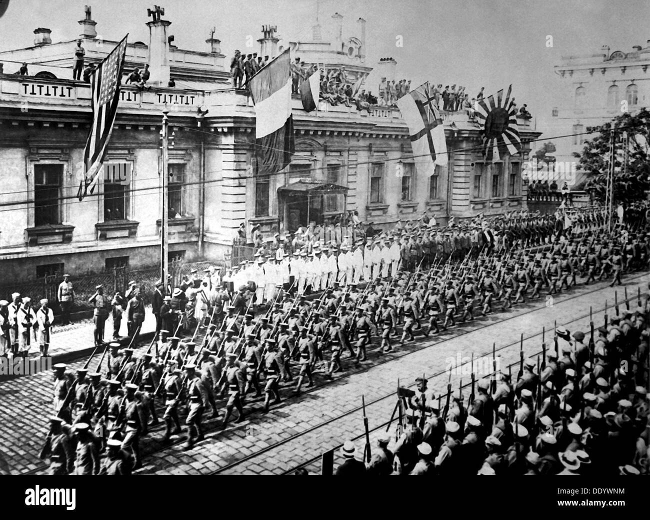 Allied soldiers and sailors in Vladivostok, Russia, September 1918 ...