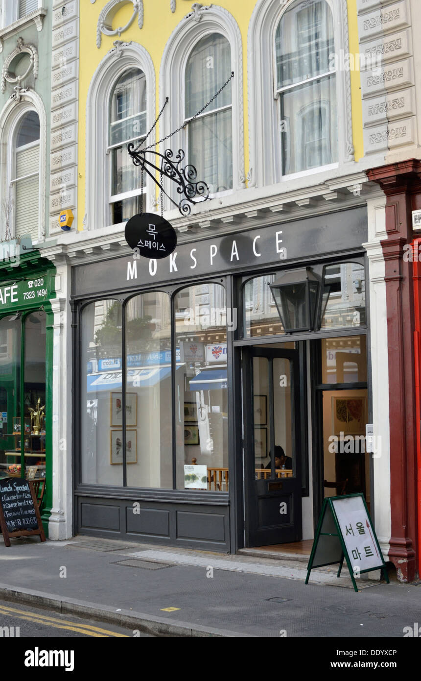 In museum street hi-res stock photography and images - Alamy