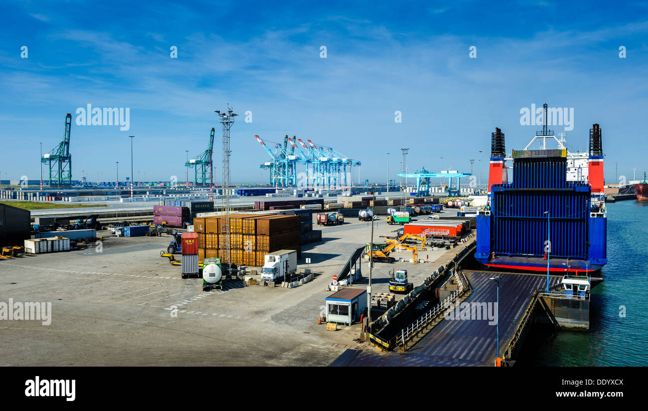General view of the docks at Zeebrugge, Belgium Stock Photo - Alamy