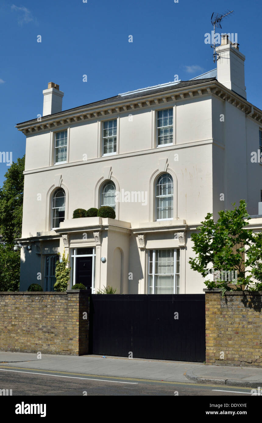 Big detached house hi-res stock photography and images - Alamy