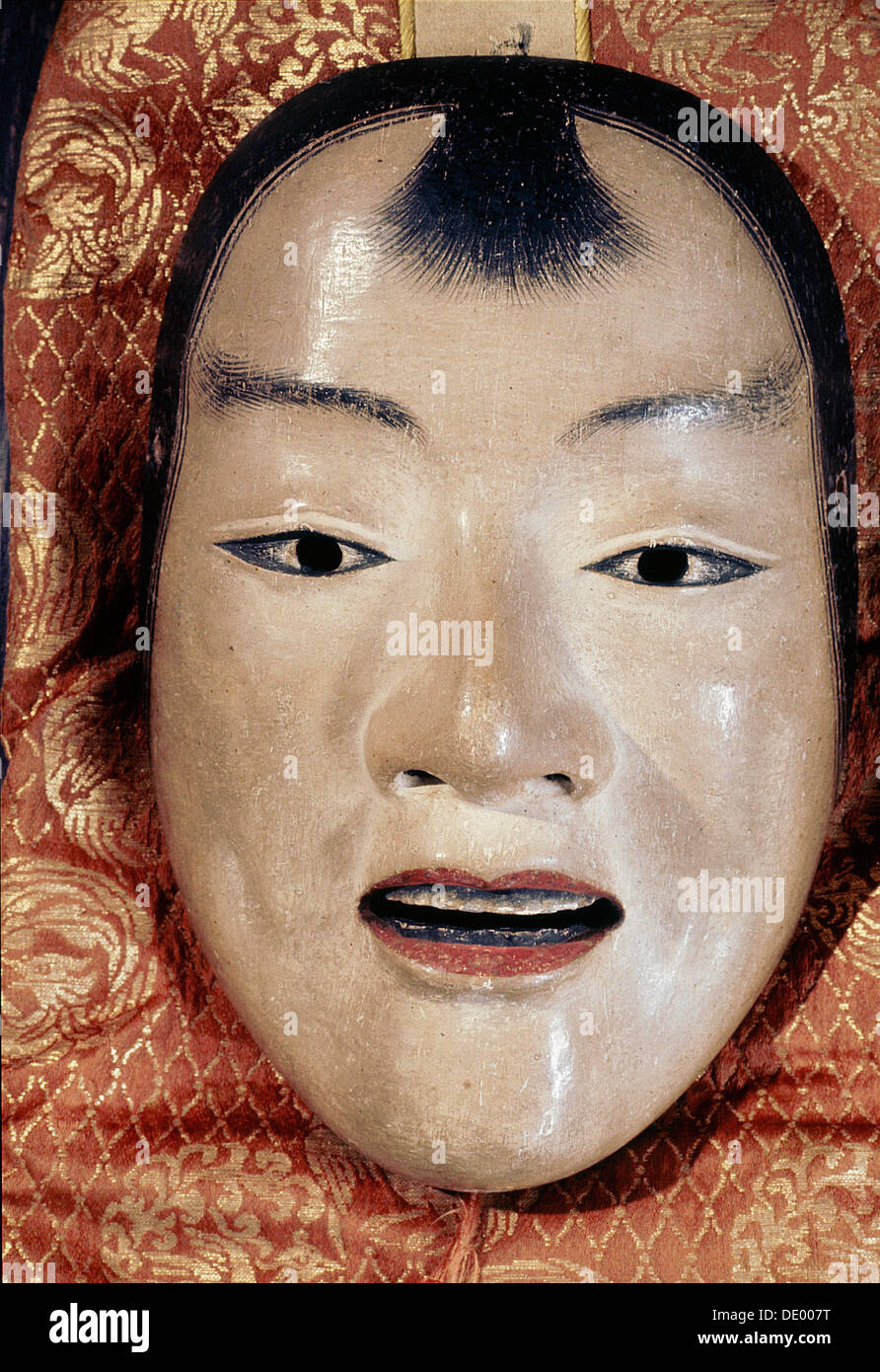 Japanese noh theatre mask hi-res stock photography and images - Alamy