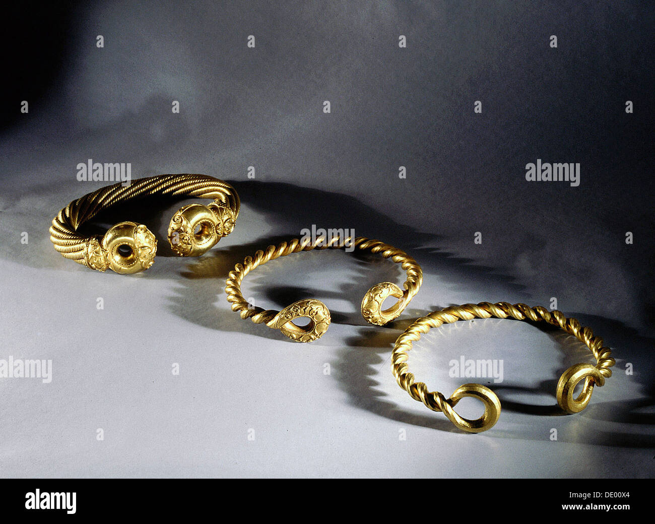 Celtic gold torc hi-res stock photography and images - Alamy