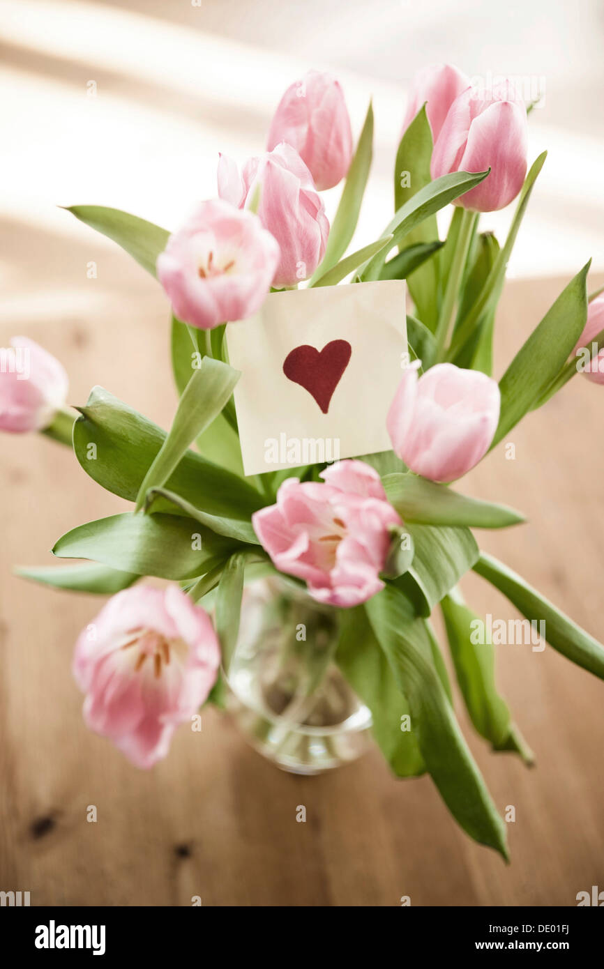 Note vase hi-res stock photography and images - Alamy