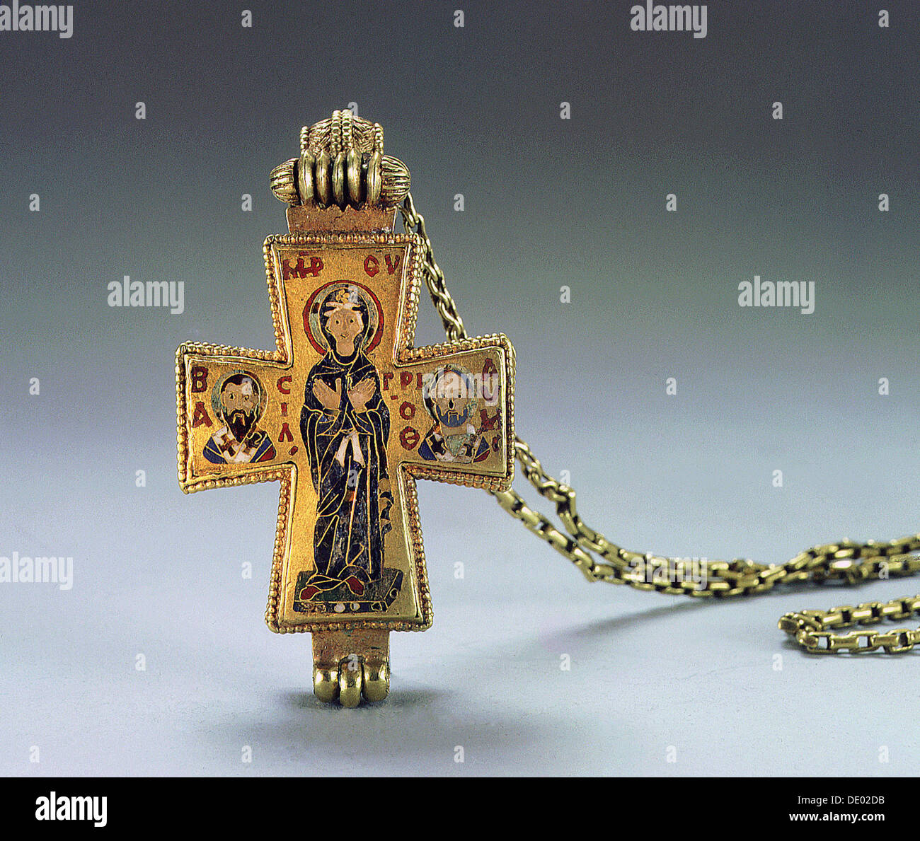 Gold cross chain hi-res stock photography and images - Alamy